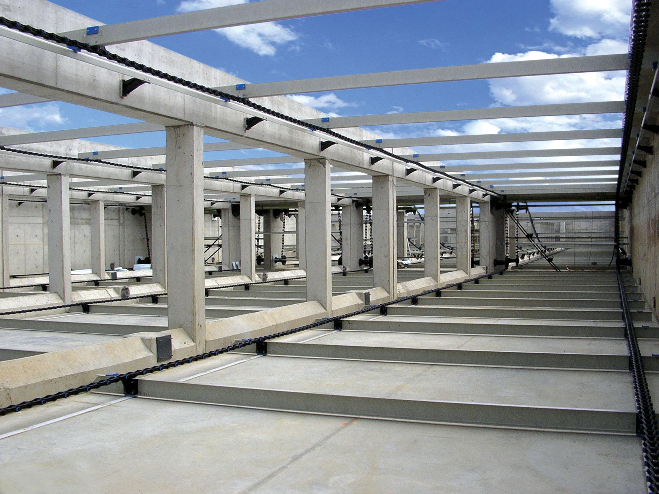 Choosing a Flight Scraper for Your Rectangular Clarifier