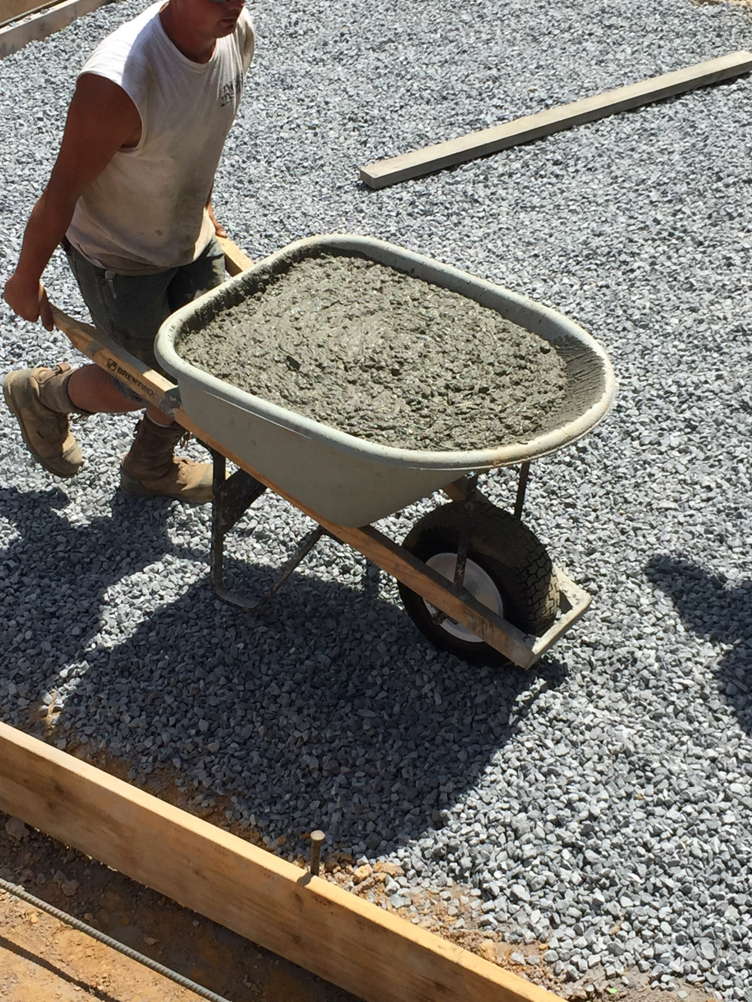 Construction Wheelbarrows by Brentwood Industries