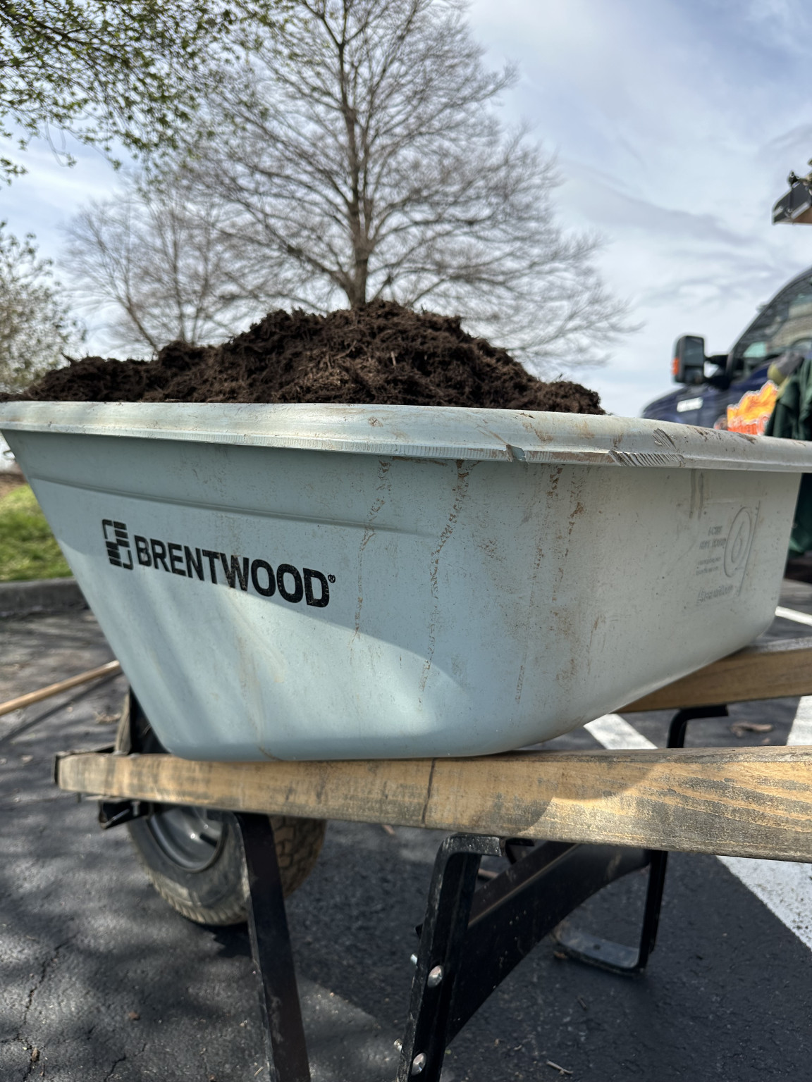 Construction Wheelbarrows by Brentwood Industries